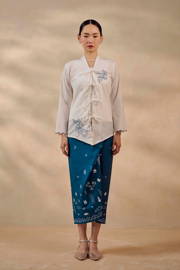 BUNGA GETI KEBAYA TOP IN OFF WHITE