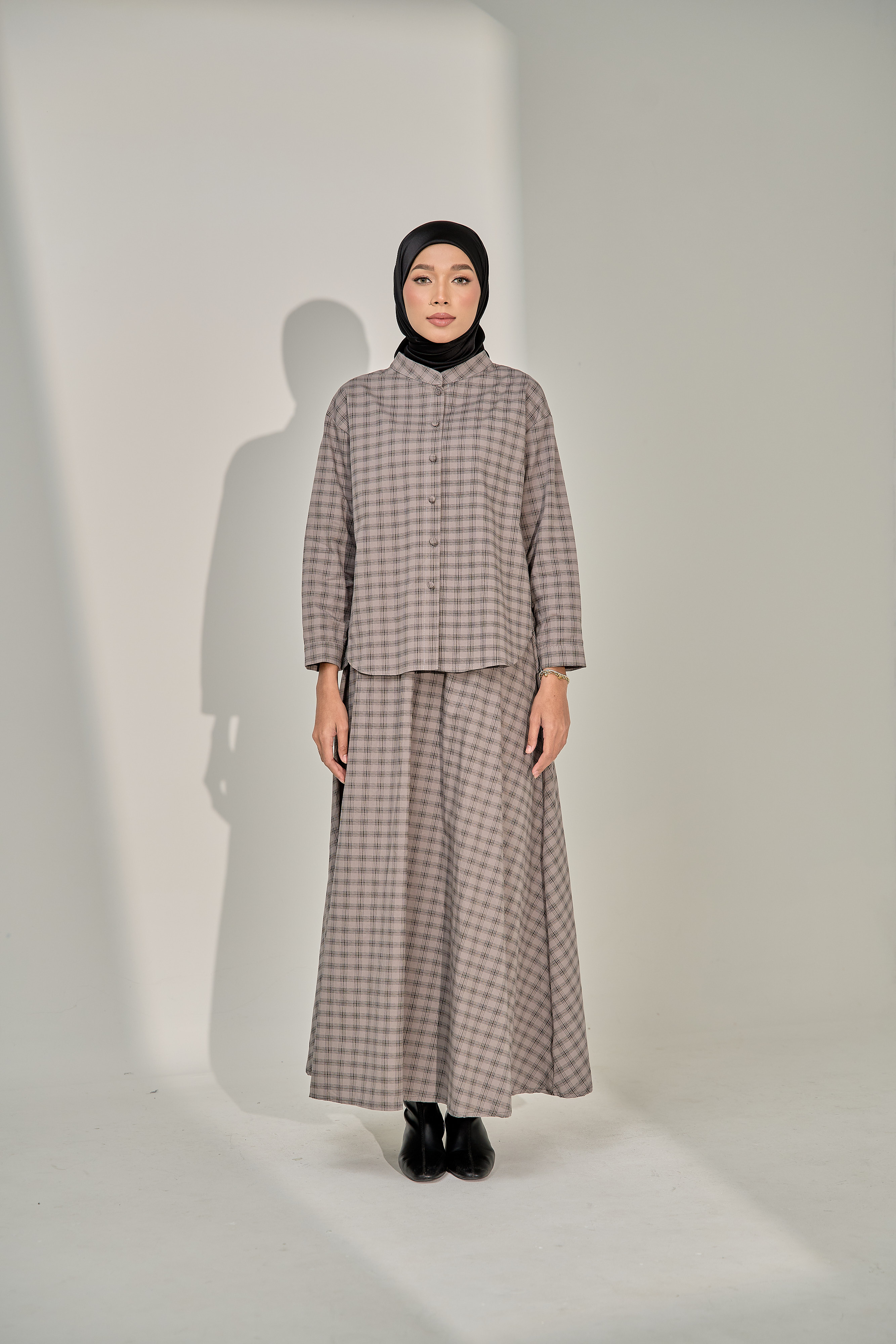 Hayna Set With Skirt In Grey